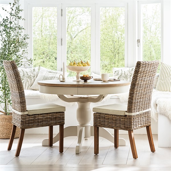 Chester Classic Cream 4-6 Seater Round Extending Dining Table - The ...